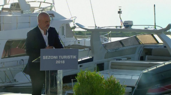 Hapet sezoni turistik ne Vlore, Rama: Presim 10 milione turiste ... Hapet sezoni turistik ne Vlore, Rama: Presim 10 milione turiste ...